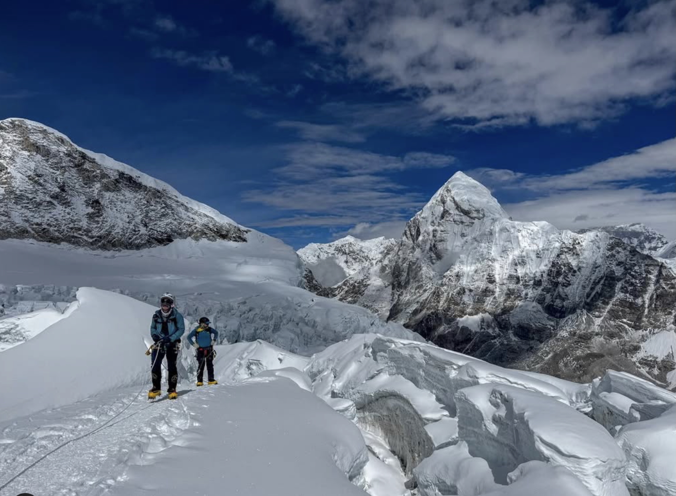 American teen makes history as youngest woman to complete Seven Summits ...